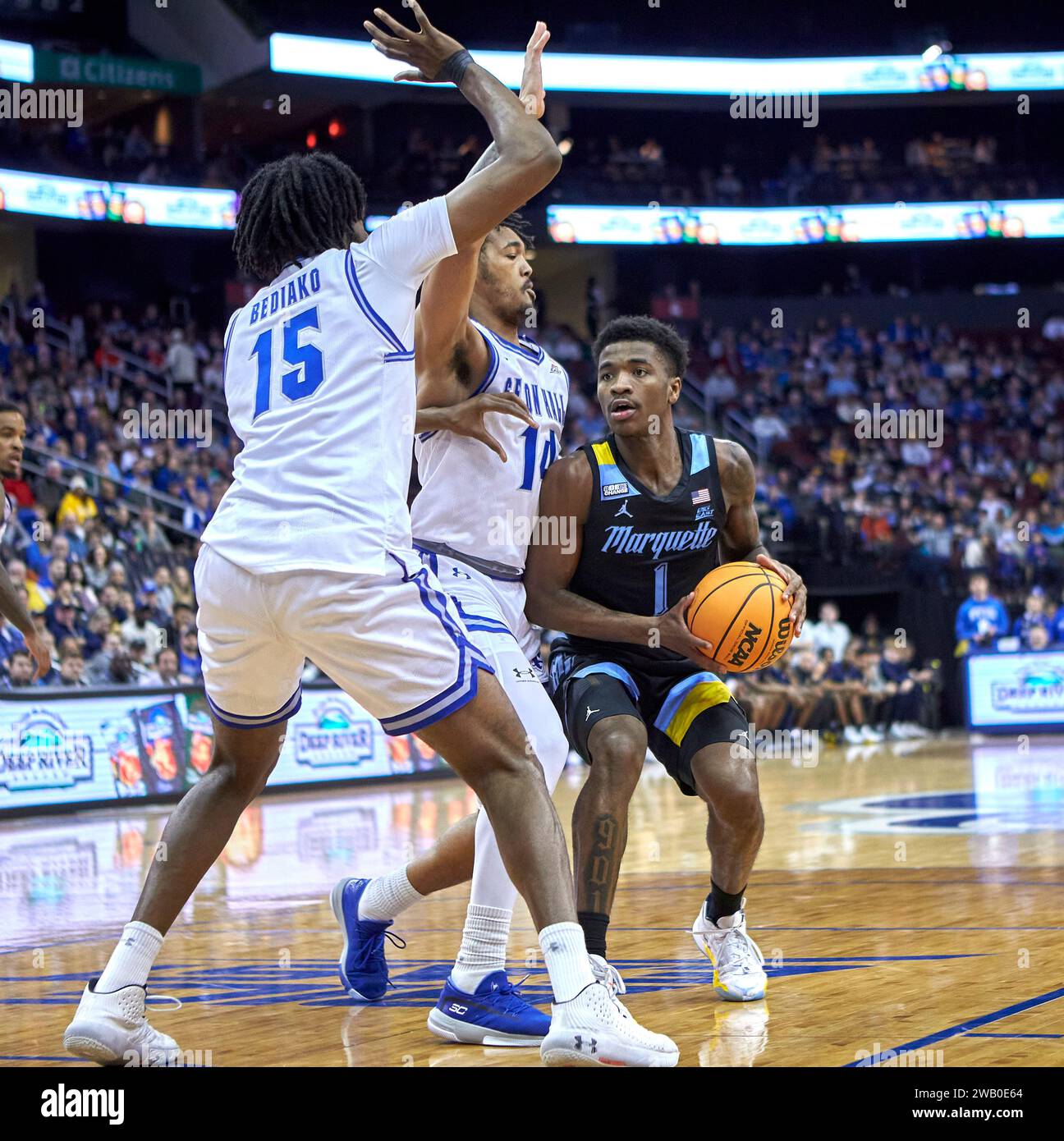 Marquette Golden Eagles guard Kam Jones (1) penetrates toward the ...