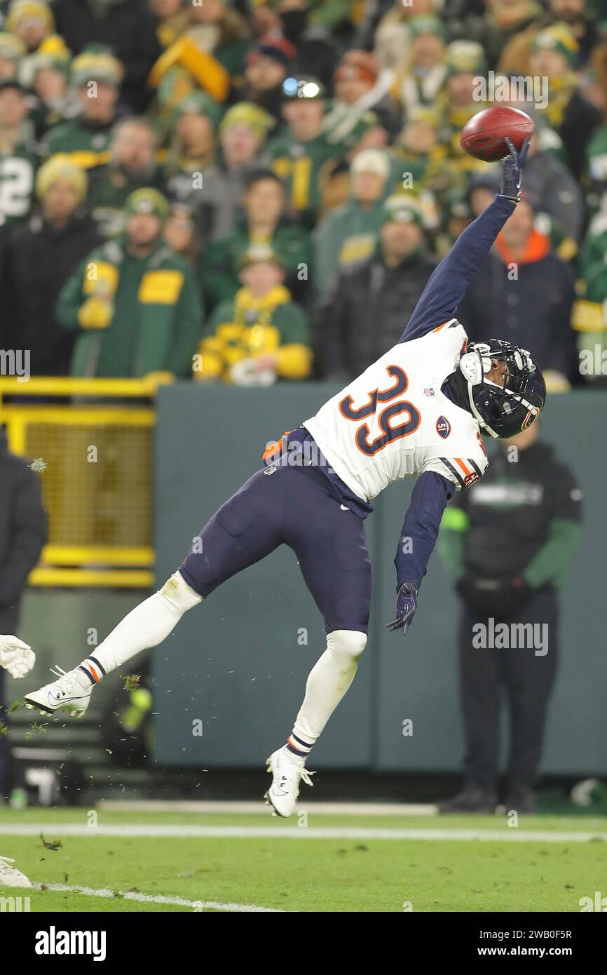 Chicago Bears cornerback Josh Blackwell (39) reaches for the football ...