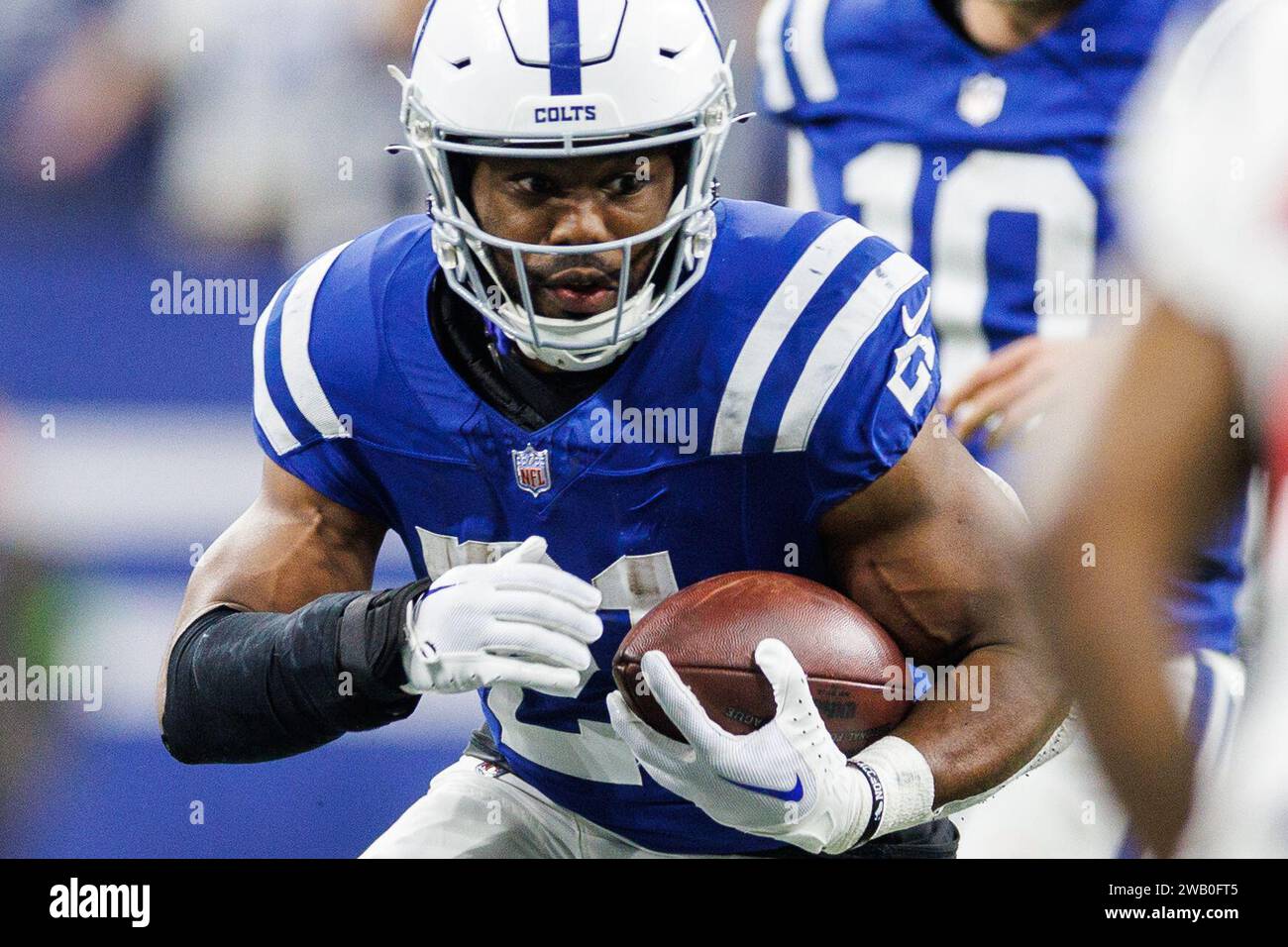 January 06, 2024: Indianapolis Colts running back Zack Moss (21) runs ...