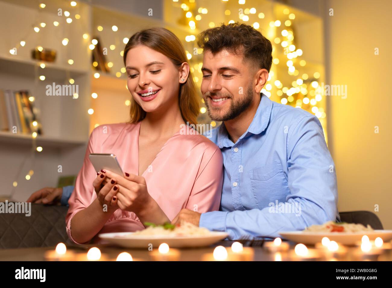 Peeking over the shoulder hi-res stock photography and images - Alamy