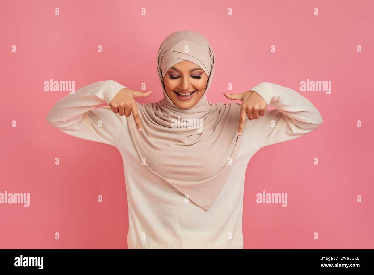 Happy positive muslim business woman hi-res stock photography and ...