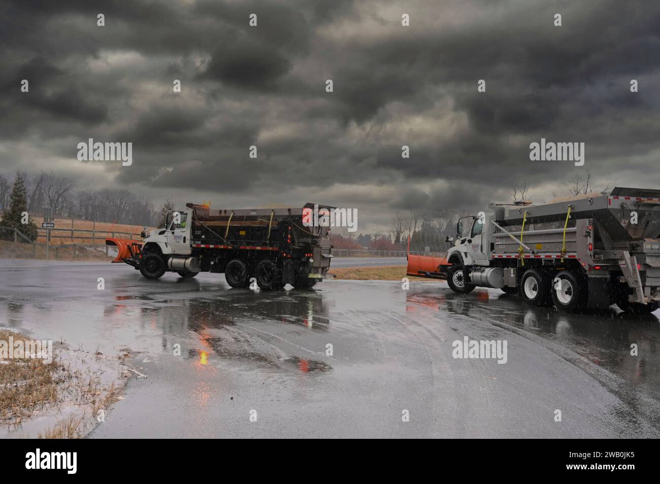 UNITED STATES: 01-06-2023: Two VDOT snow plows try to keep route 7 ...