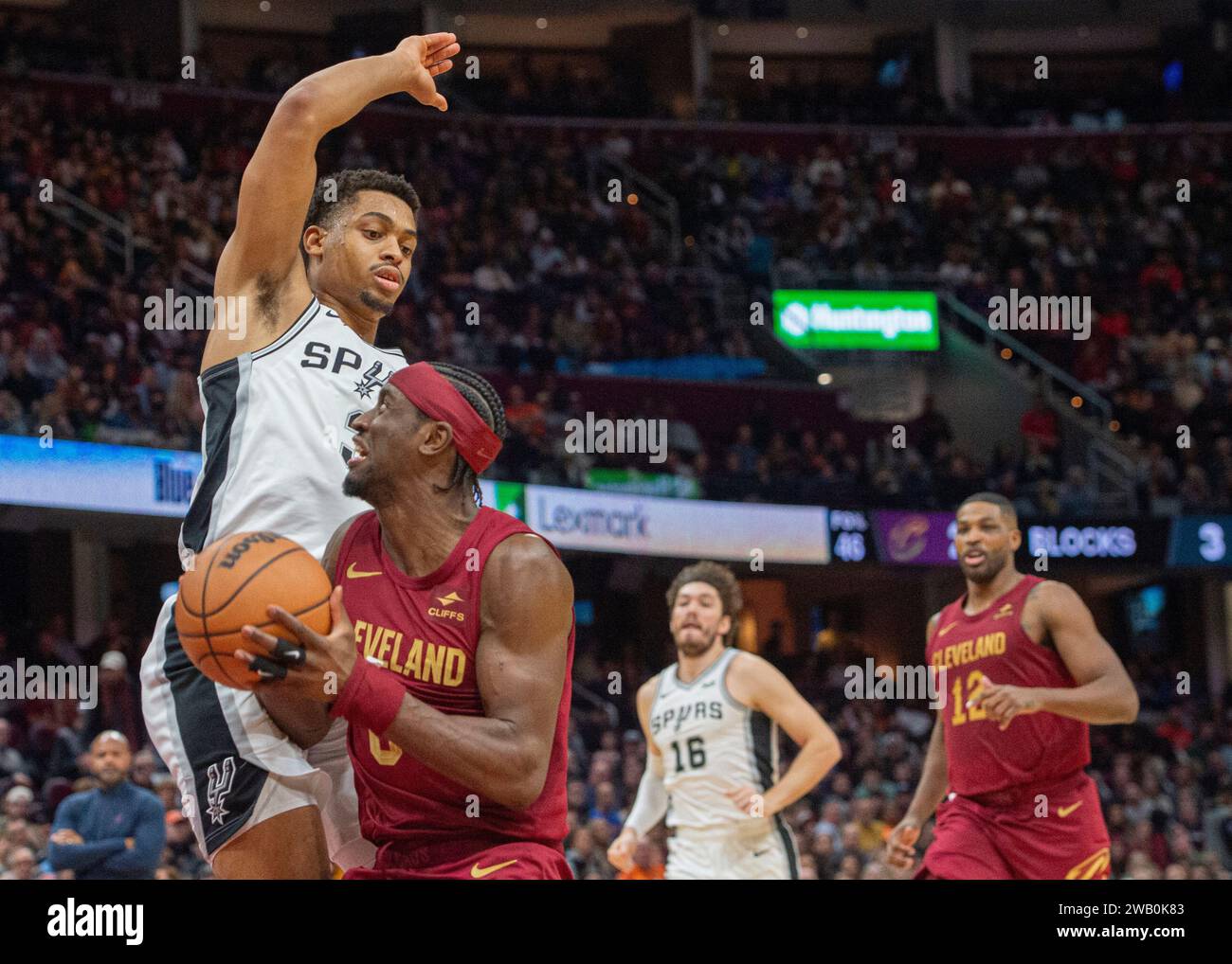 Cleveland Cavaliers' Caris LeVert (3) shoots against San Antonio Spurs ...