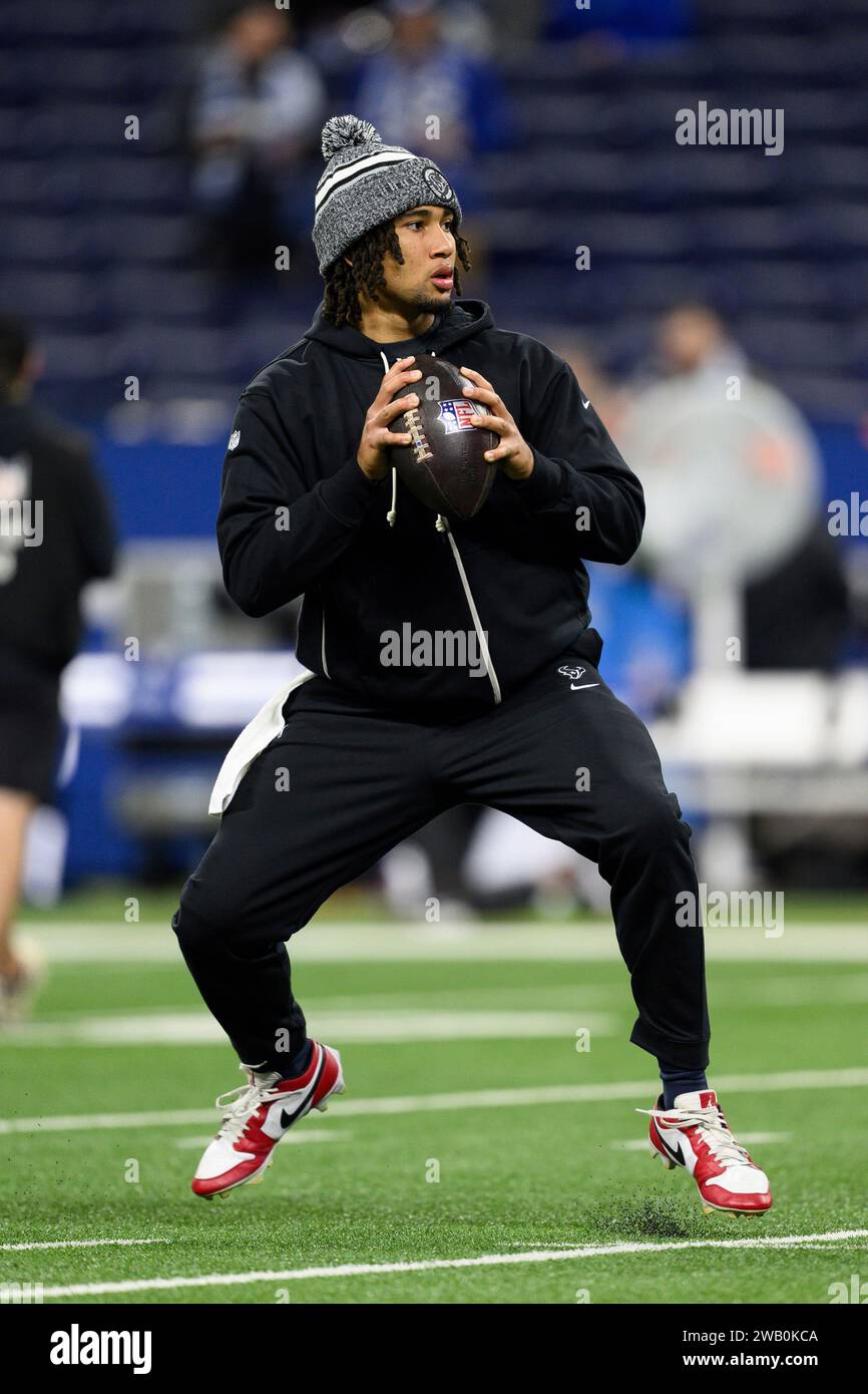 Houston Texans quarterback C.J. Stroud (7) warms up on the field before ...