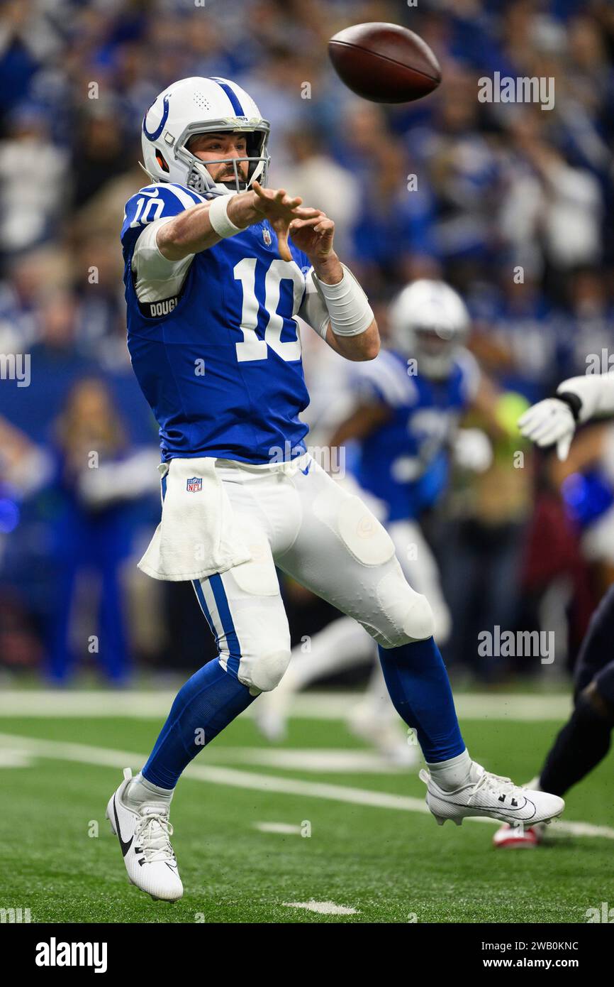 Indianapolis Colts quarterback Gardner Minshew (10) throws to the sidelines during an NFL ...