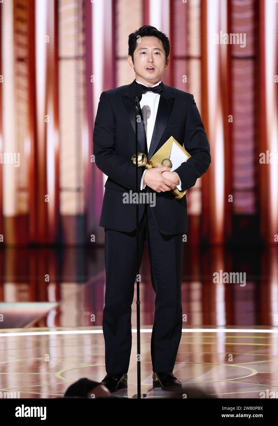 Beverly Hills, United States. 07th Jan, 2024. Steven Yeun accepts the ...