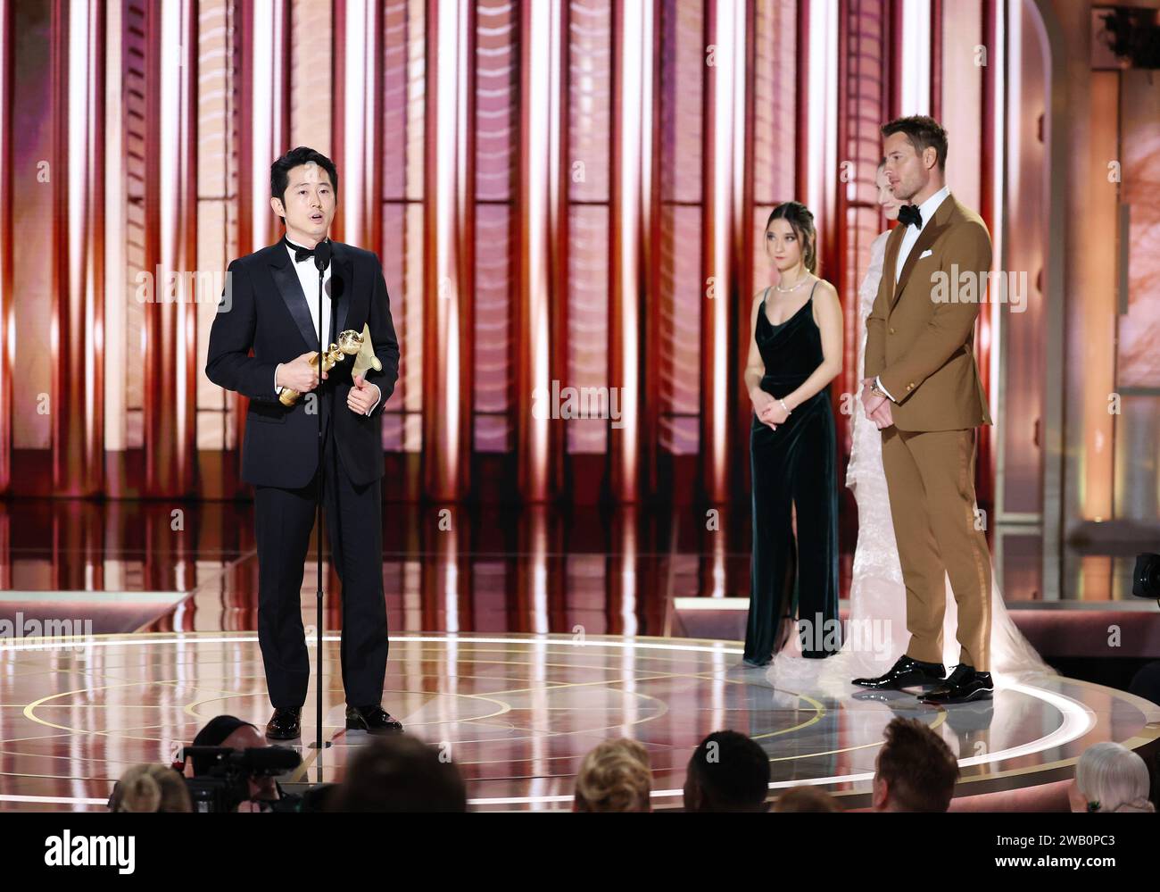 Beverly Hills, United States. 07th Jan, 2024. Steven Yeun accepts the ...