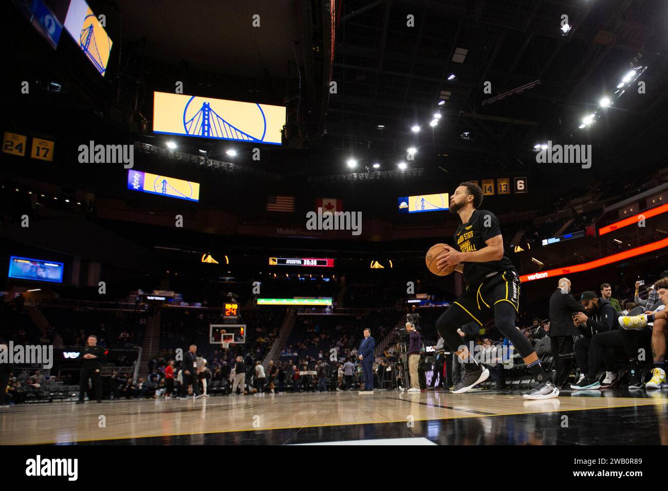 Golden State Warriors guard Stephen Curry (30) works on his 3-point ...