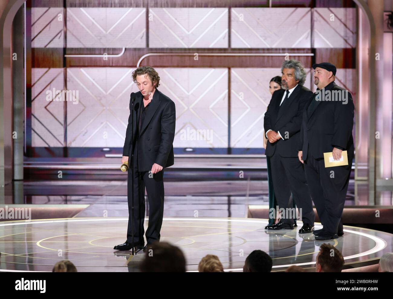 Beverly Hills, United States. 07th Jan, 2024. Jeremy Allen White ...