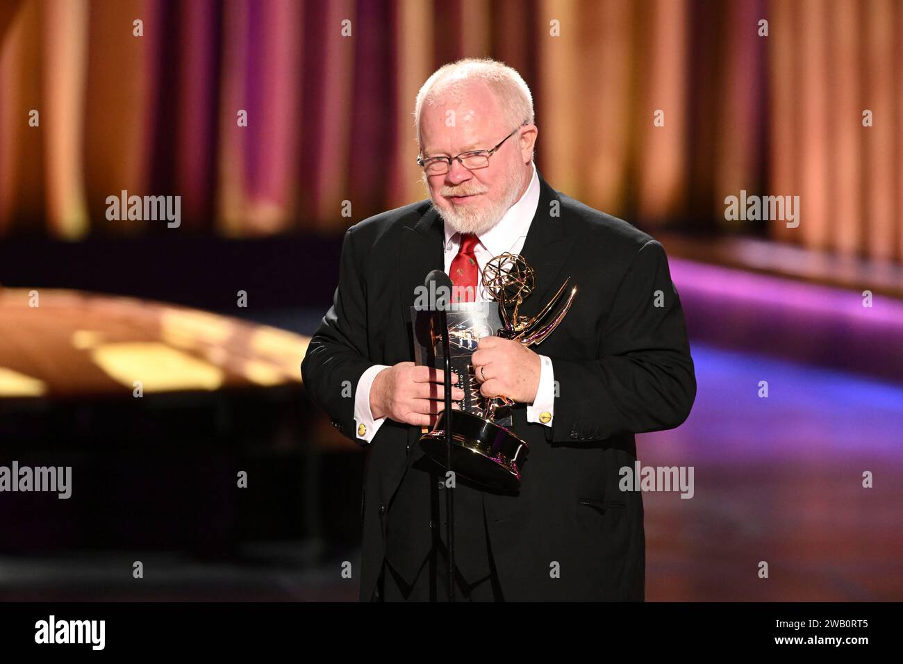 Allen Branton accepts the Emmy for outstanding lighting design ...