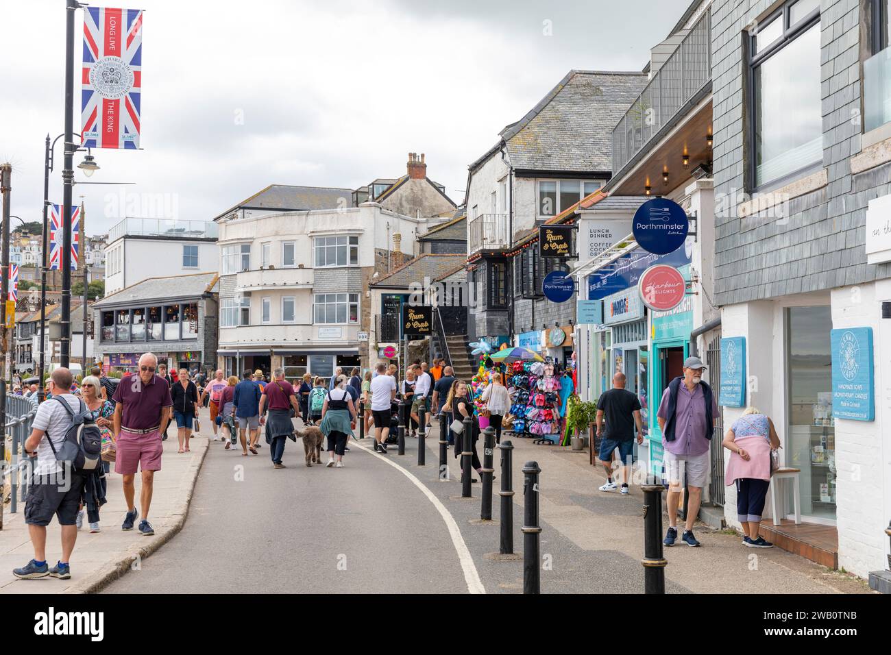St Ives town centre in Cornwall, tourists and visitors walking along ...
