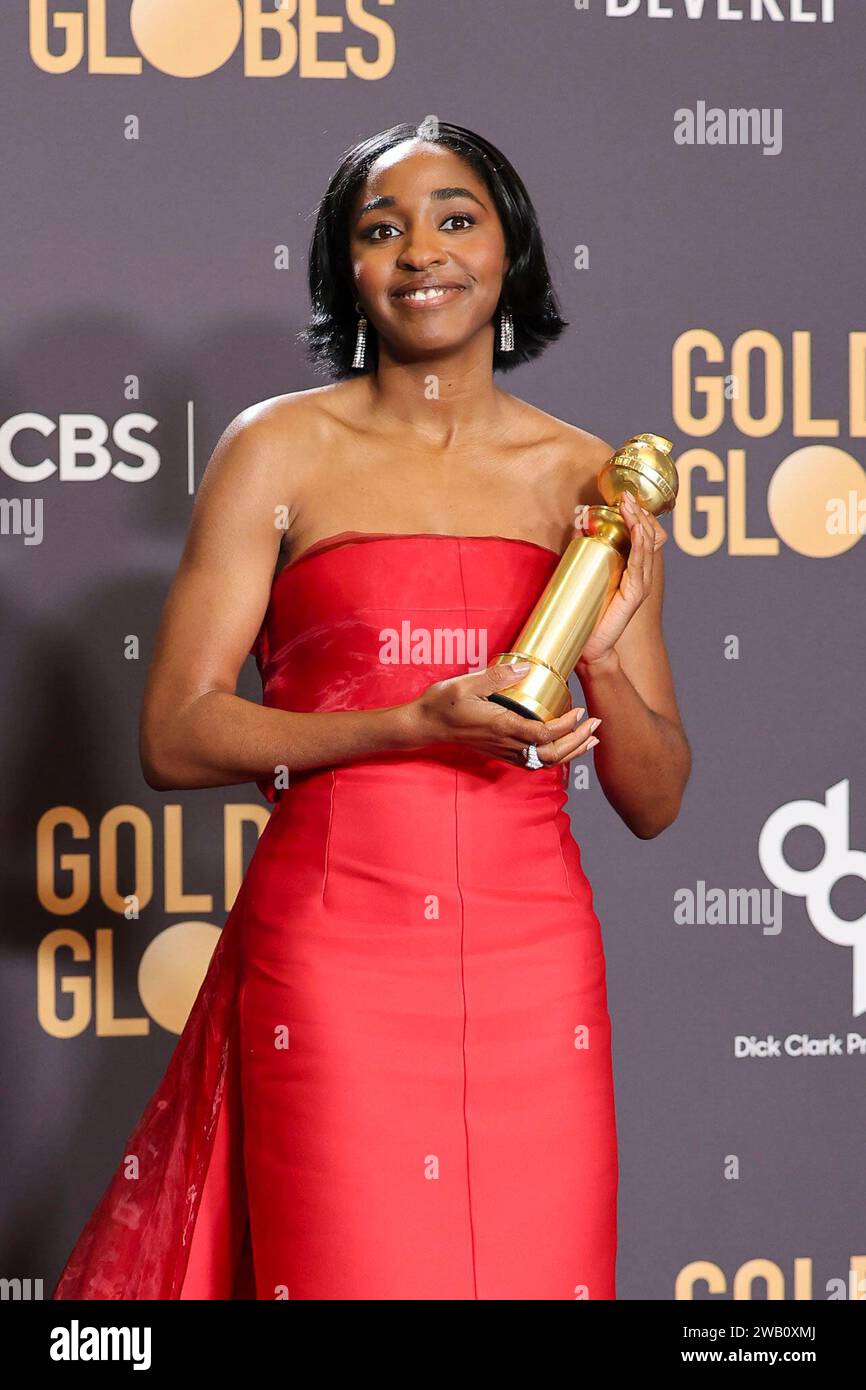 Beverly Hills, United States. 07th Jan, 2024. Ayo Edebiri accepts the ...