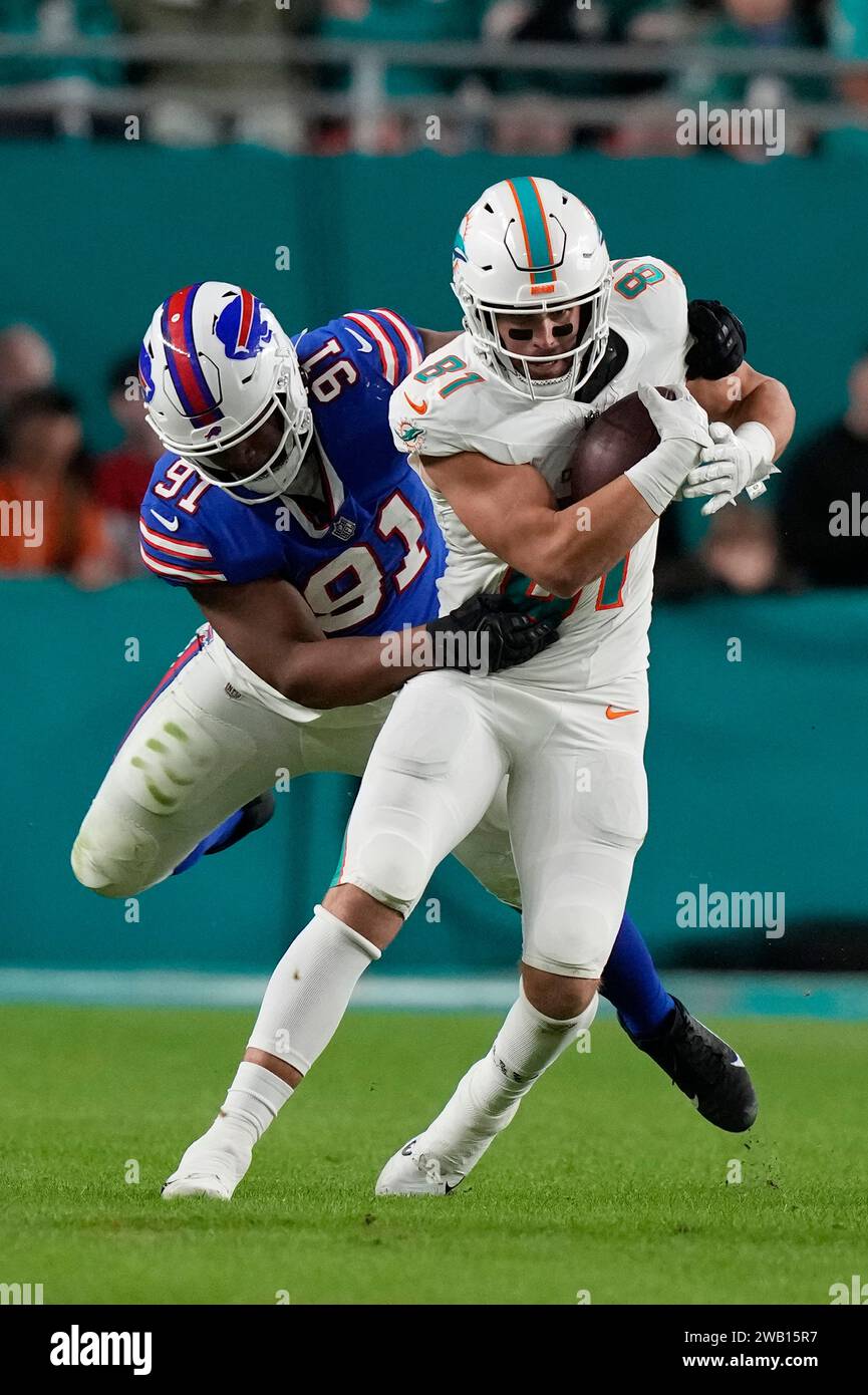 Buffalo Bills defensive tackle Ed Oliver (91) tackles Miami Dolphins ...