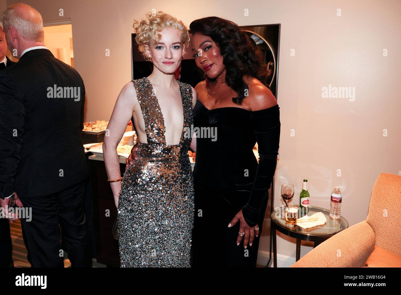Beverly Hills, United States. 07th Jan, 2024. Julia Garner and Angela ...
