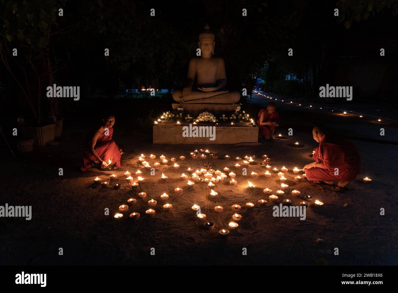 Asian monks lighting candles hi-res stock photography and images - Alamy