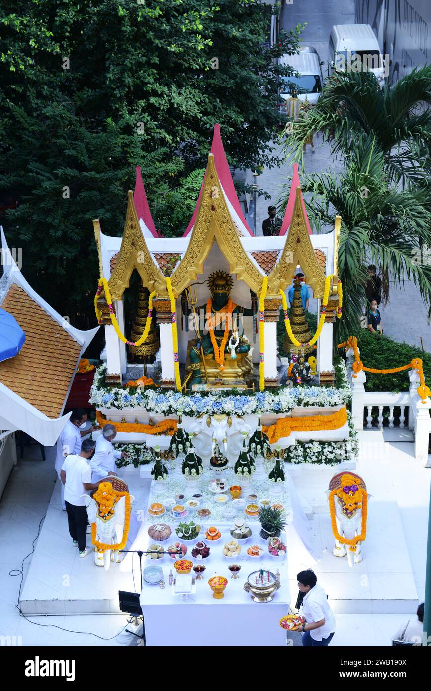 Indra shrine bangkok hi-res stock photography and images - Alamy