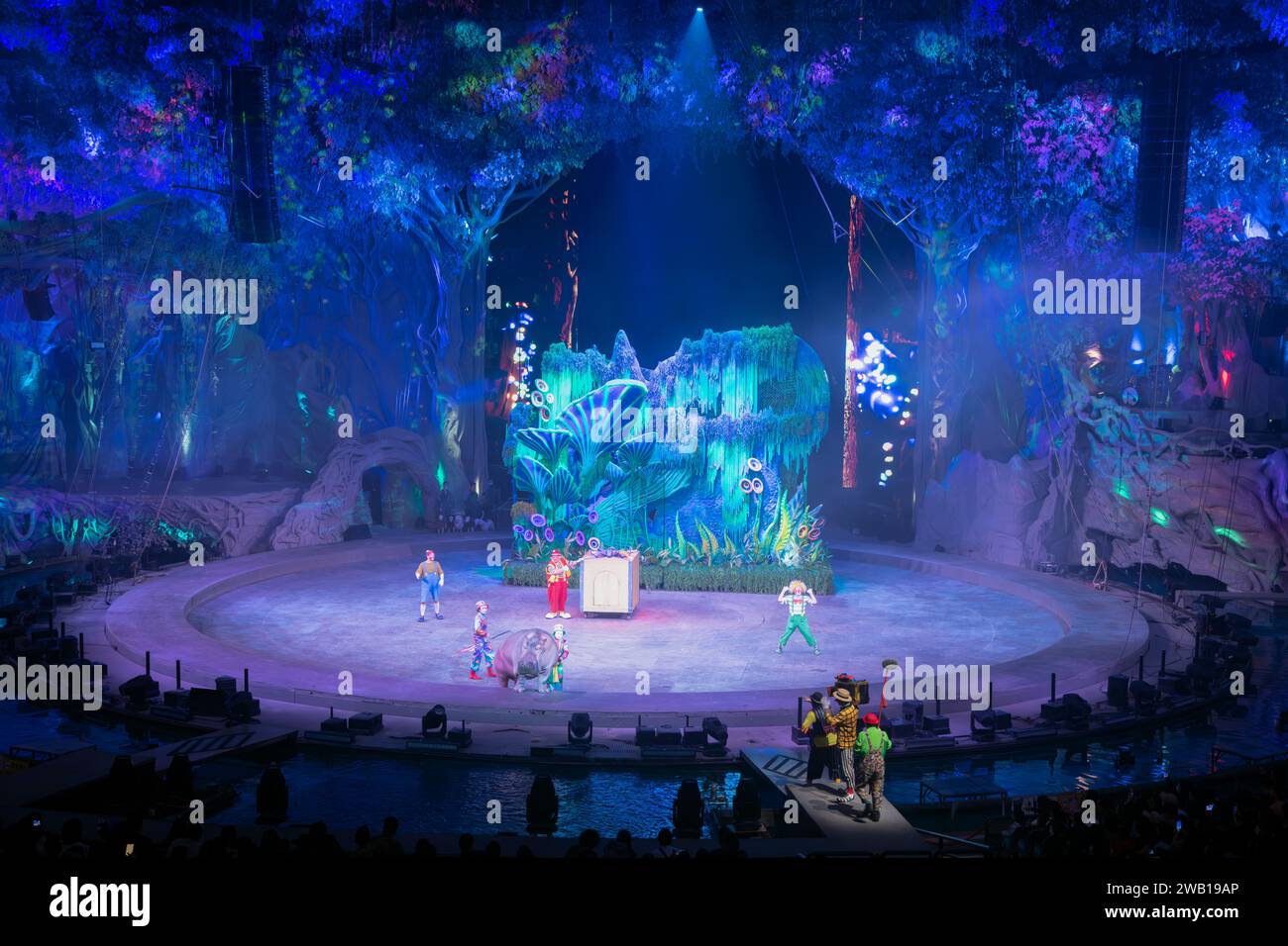 Chimelong International Circus, the world's biggest circus arena ...