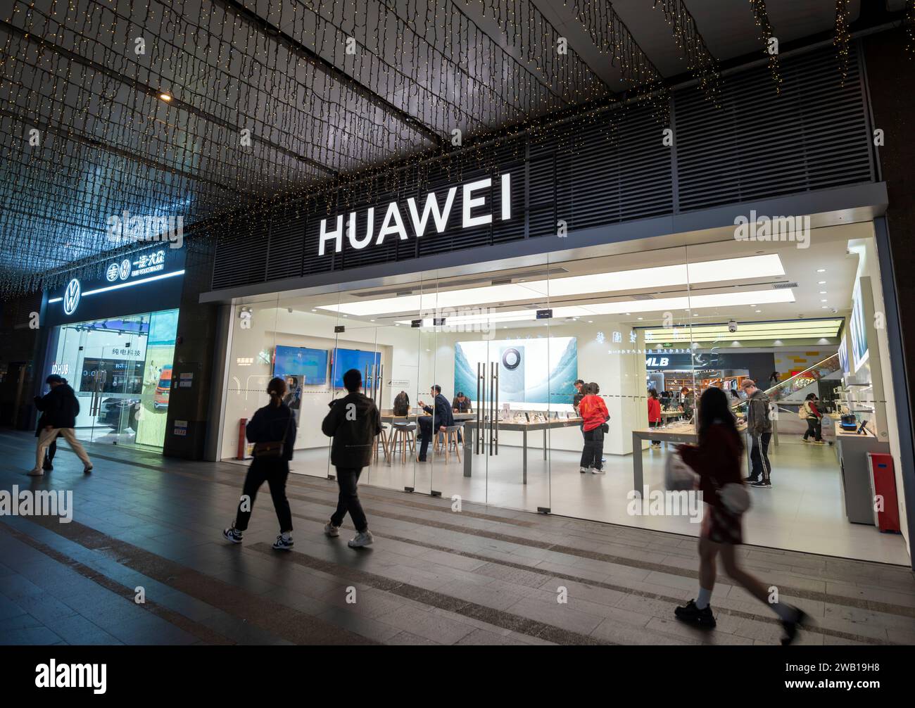 Huawei store china hi-res stock photography and images - Alamy