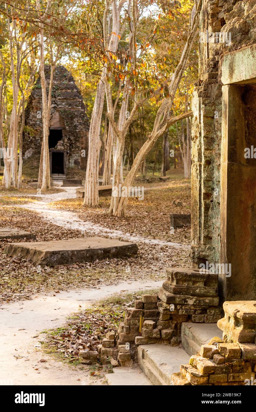 Path angkor hi-res stock photography and images - Alamy