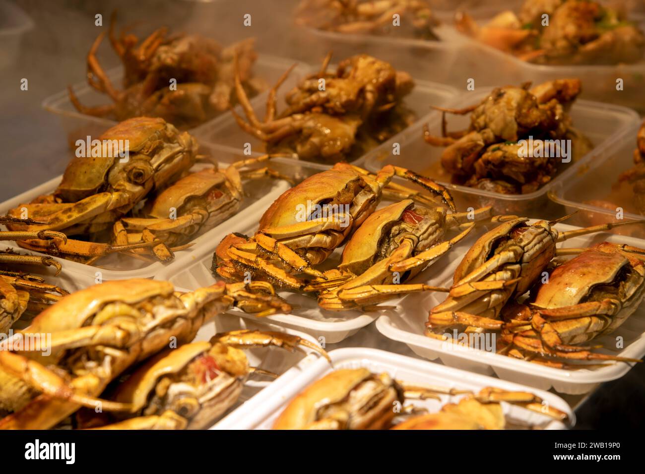 Stalls selling steamed crab, Guangzhou, China Stock Photo - Alamy