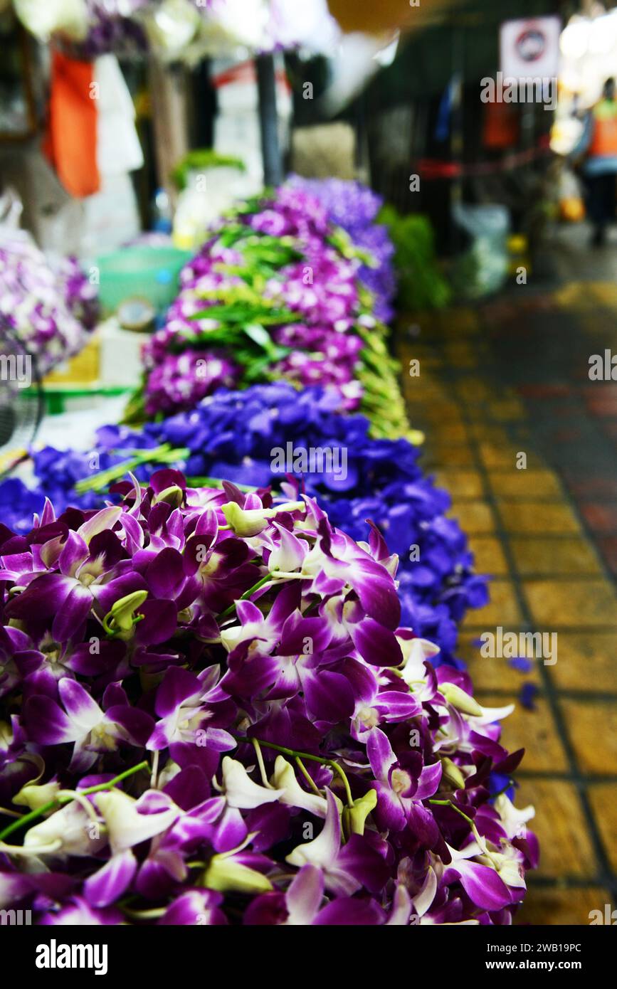 The colorful Pak Khlong Talat ( Flower market ) in Bangkok, Thailand ...