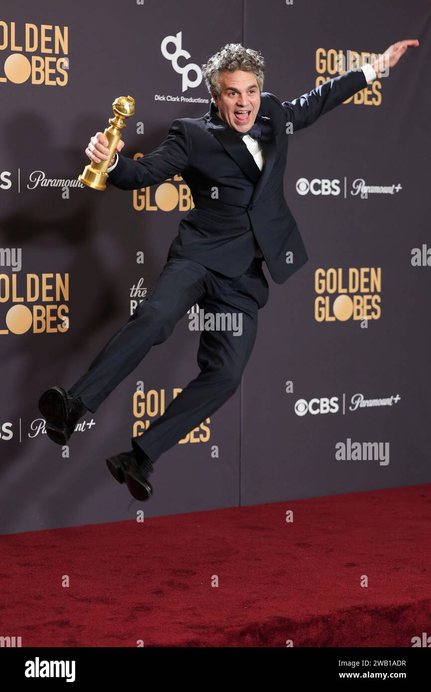 Beverly Hills, United States. 07th Jan, 2024. Mark Ruffalo accepts the ...