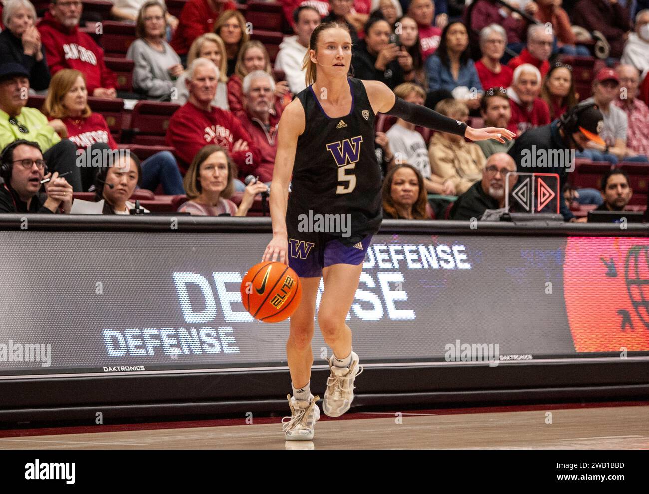 Maples Pavilion Stanford, CA. 07th Jan, 2024. CA, U.S.A. Washington guard Teagan Brown (5 ...