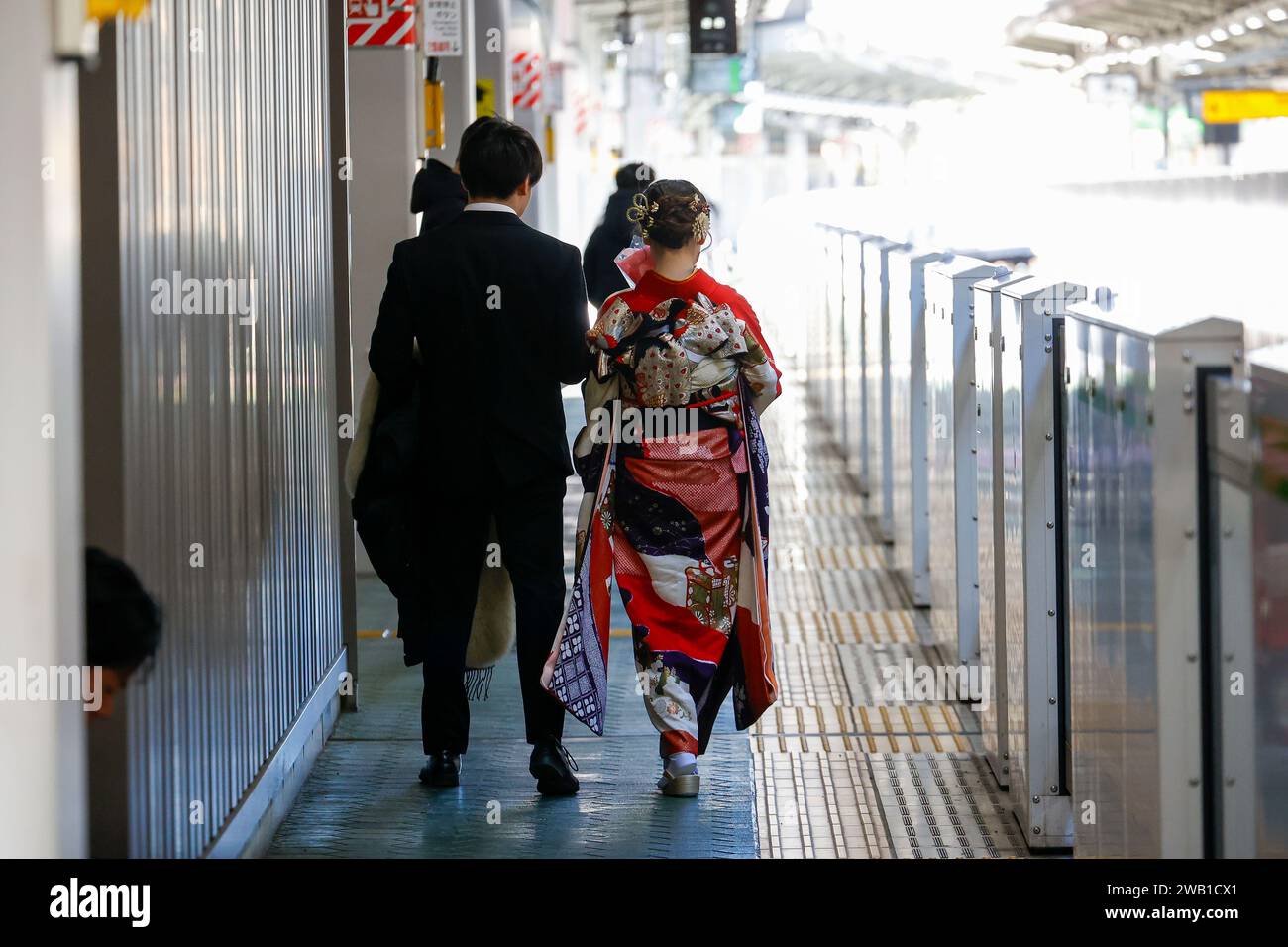 Tokyo, Japan. 8th Jan, 2024. A Japanese girl dressed in a colorful ...