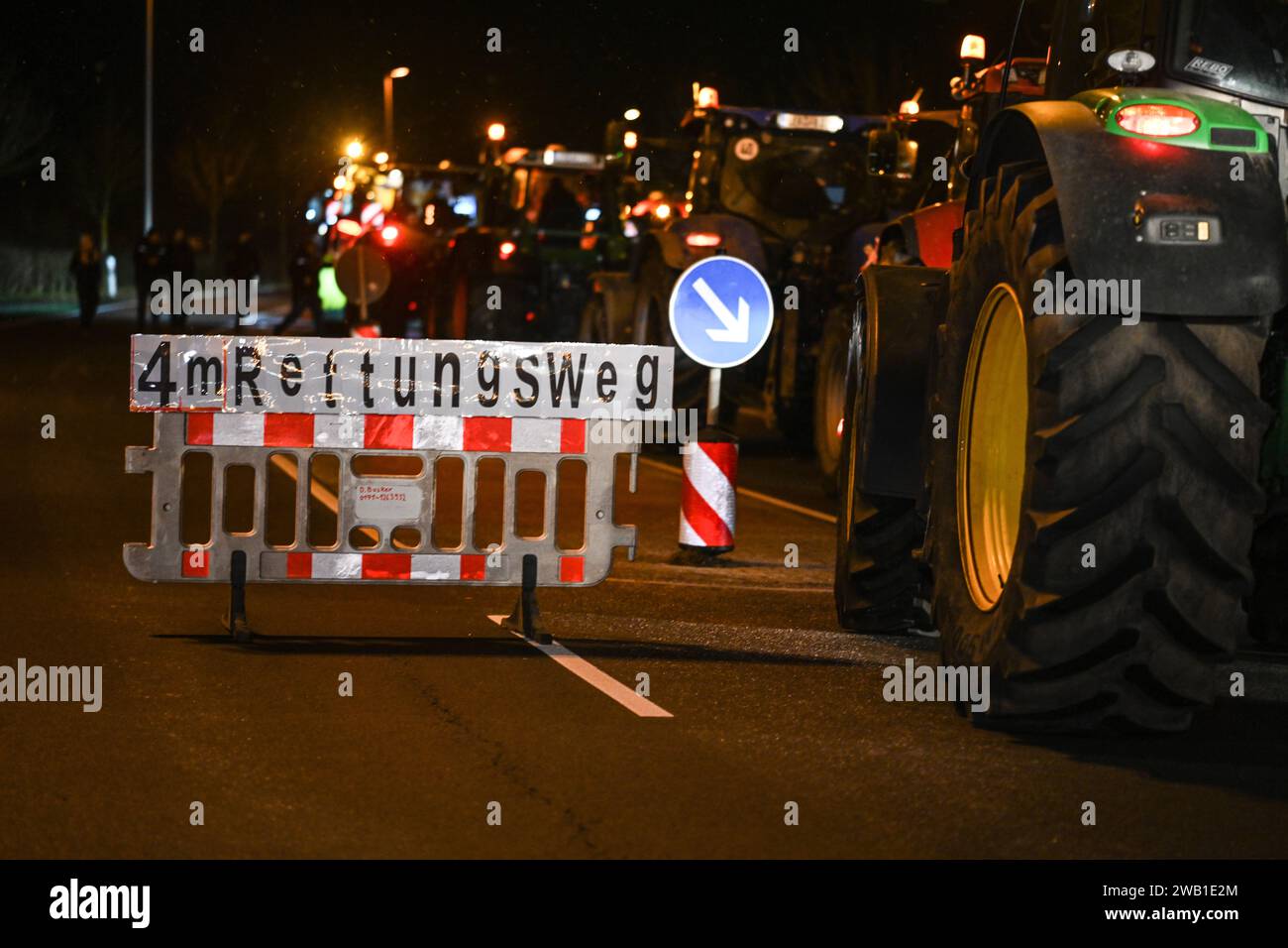 Convoy lane hi-res stock photography and images - Alamy