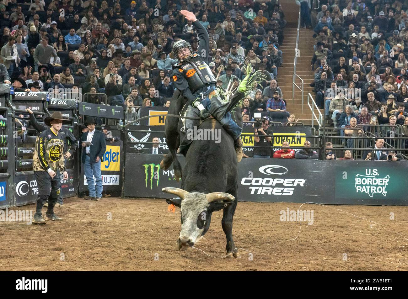 NEW YORK, NEW YORK - JANUARY 06: Austin Richardson rides Bangarang ...