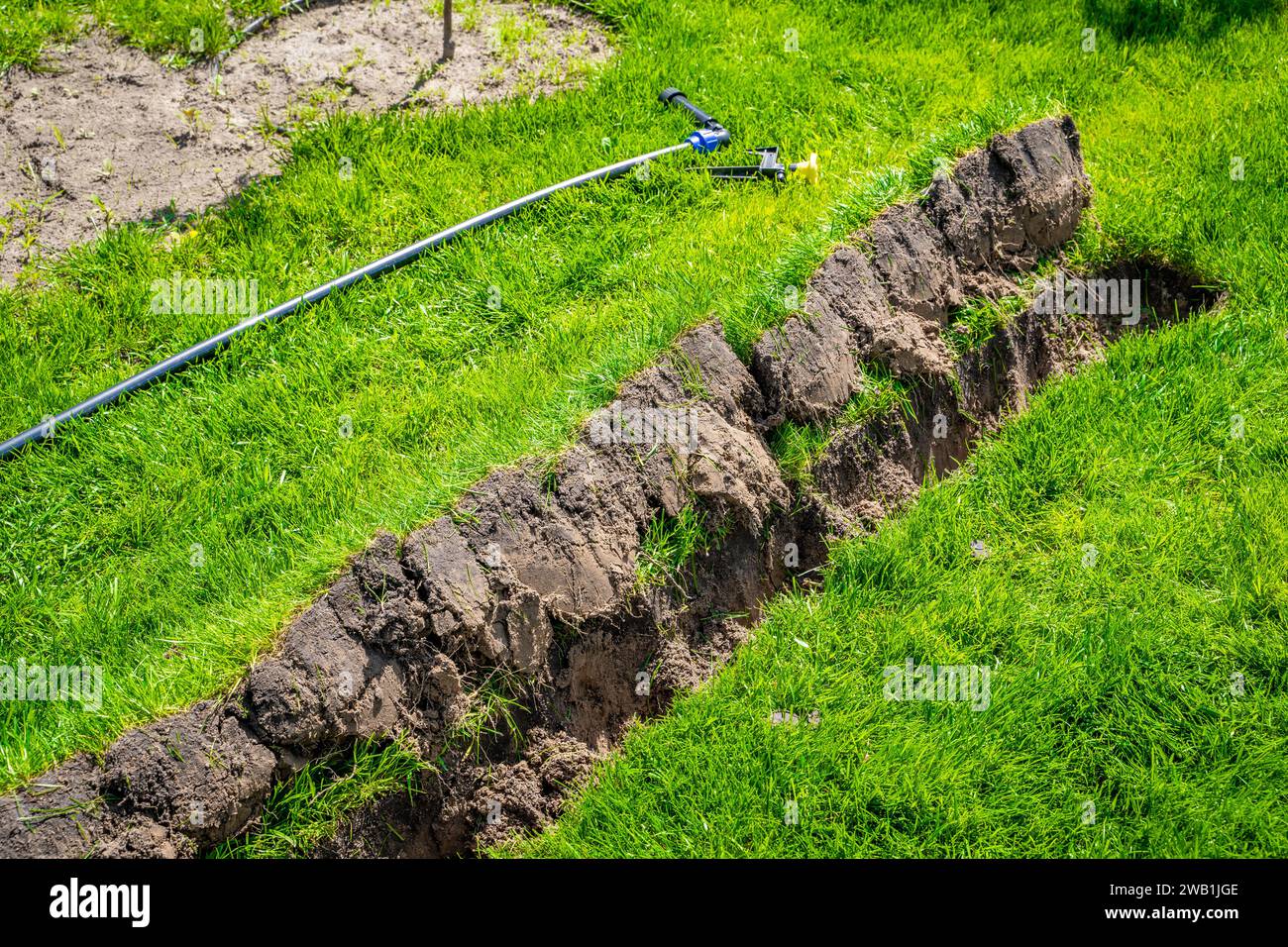 Self-installation of irrigation with a retractable sprinkler in the ...
