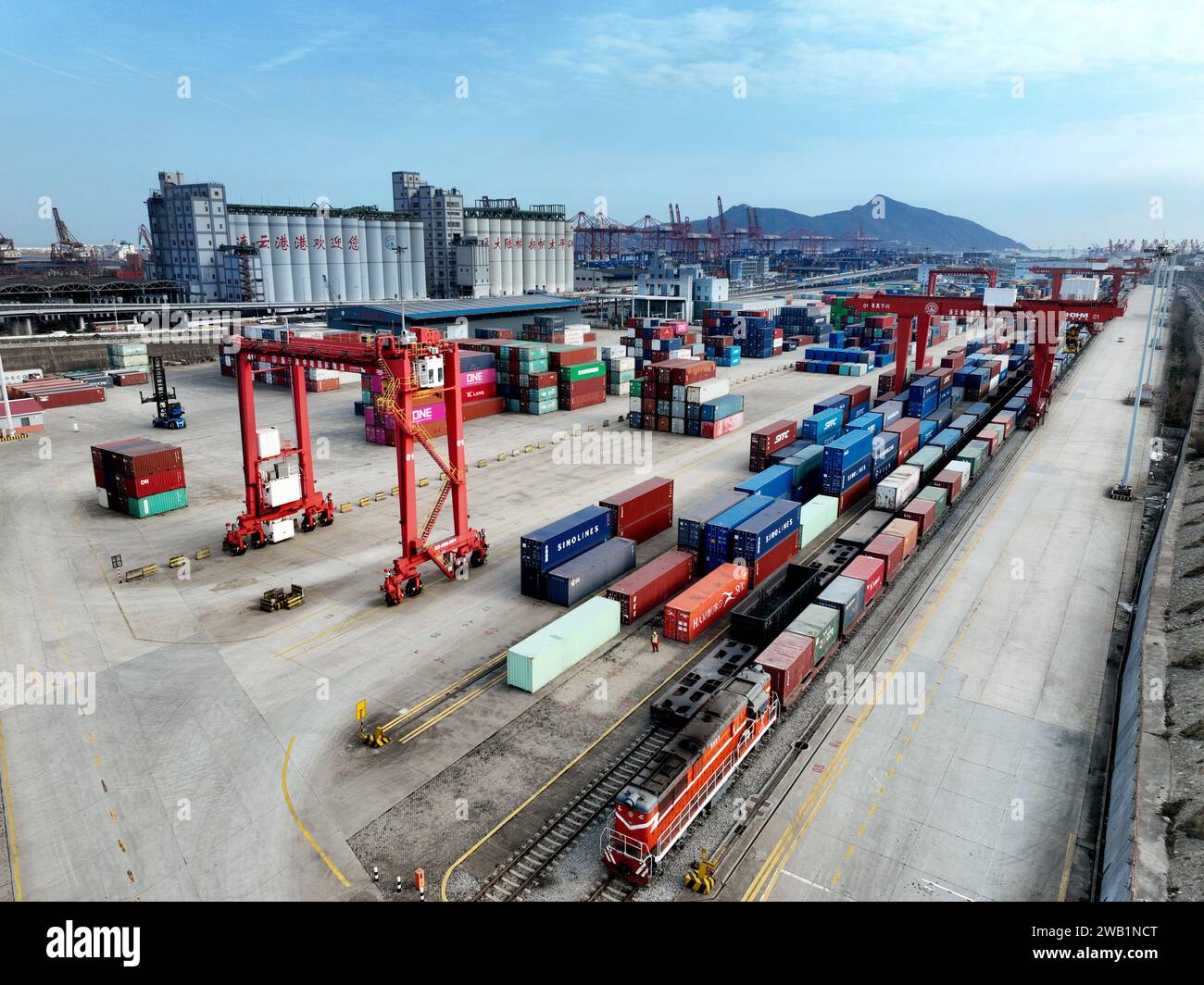 LIANYUNGANG, CHINA - JANUARY 8, 2024 - Large machinery loads containers ...