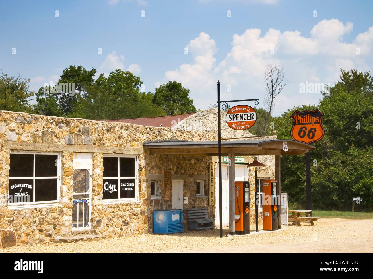 restored gas station on route 66 in spencer missouri Stock Photo - Alamy