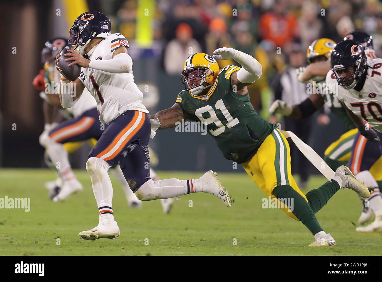 Green Bay Packers linebacker Preston Smith (91) chases after Chicago ...