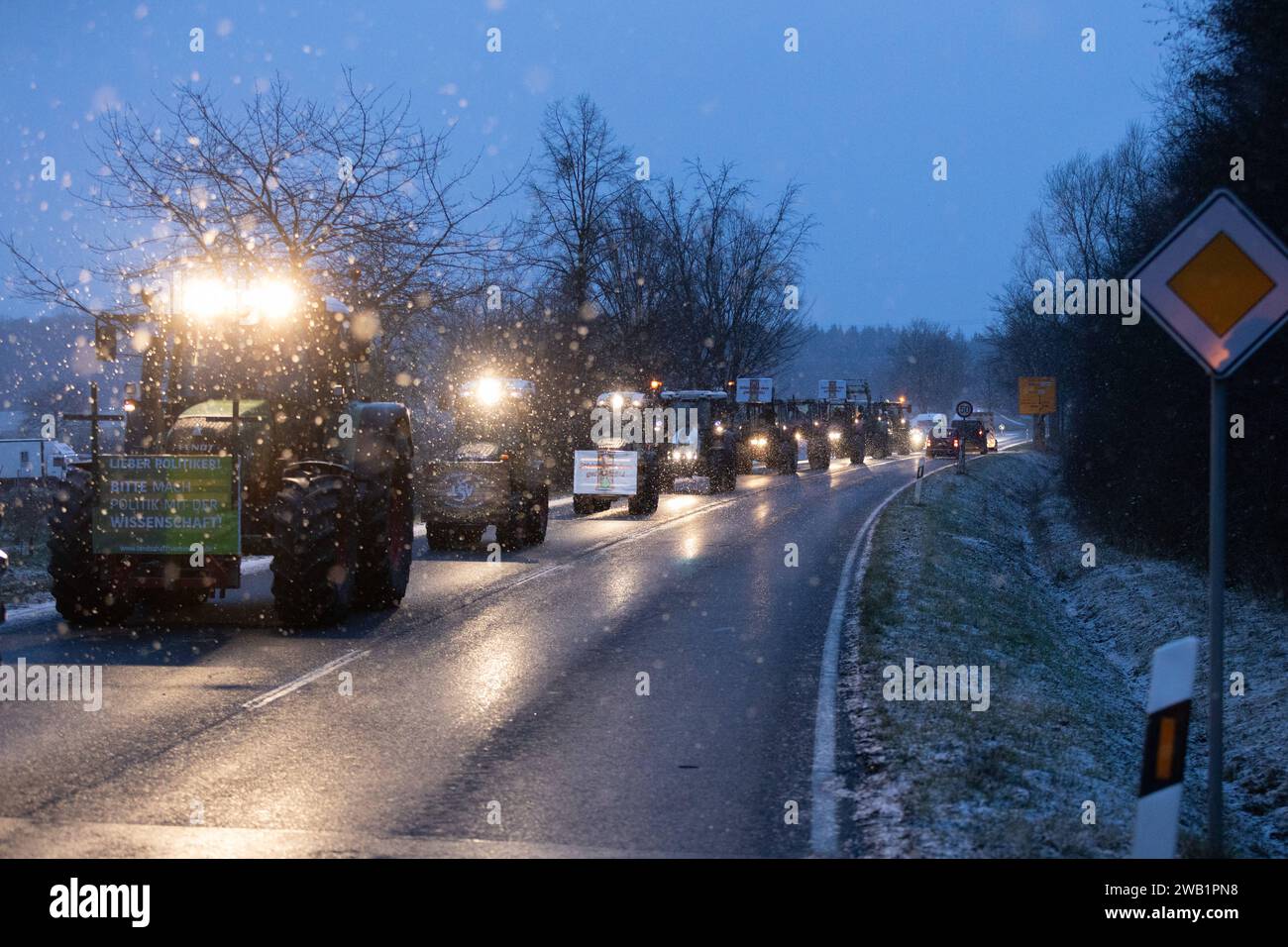 Startaufstellung von einem Traktor Konvoi in Wachtberg Villip im Rahmen ...