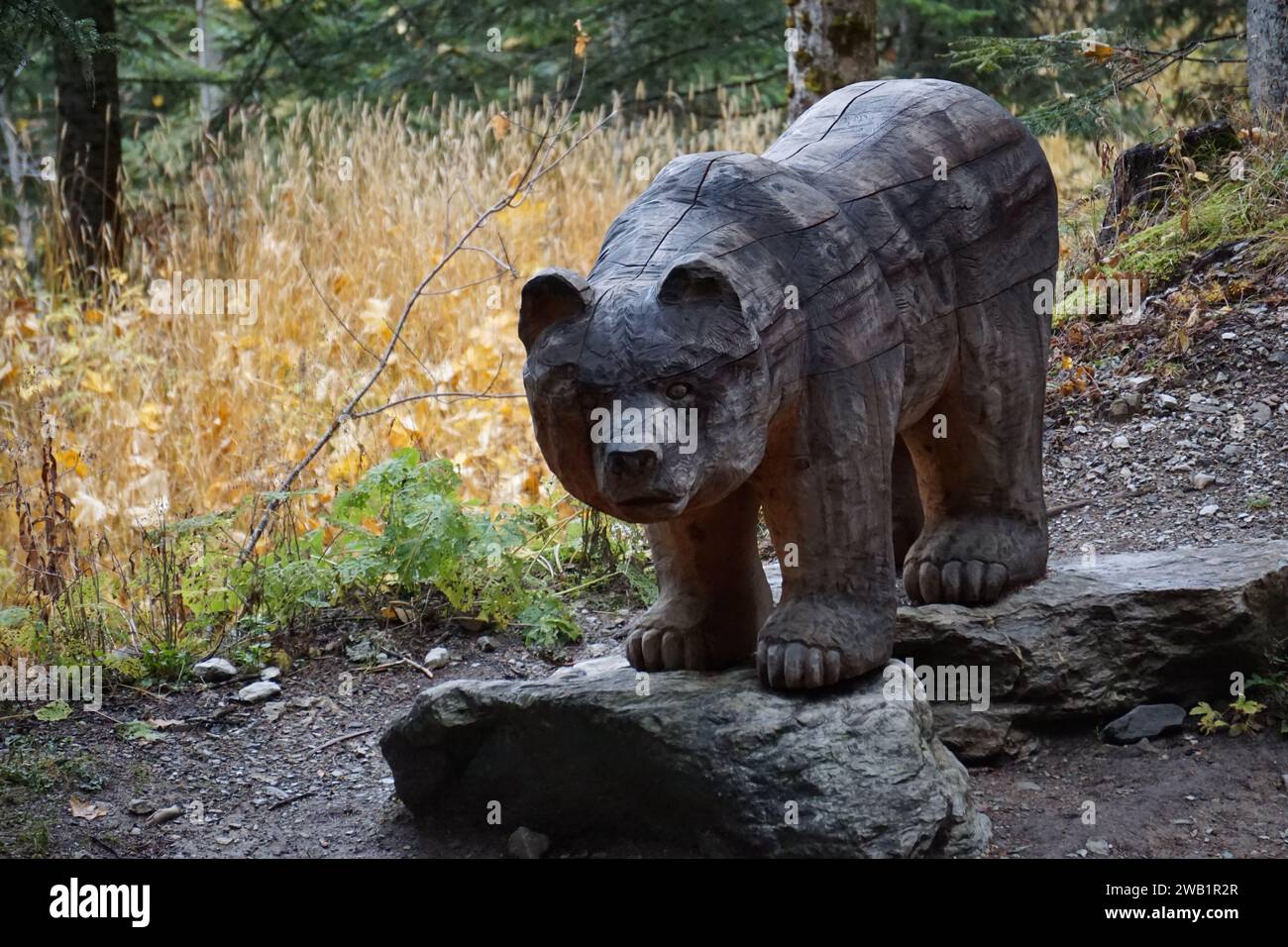 Sculpture wood bear hi-res stock photography and images - Alamy