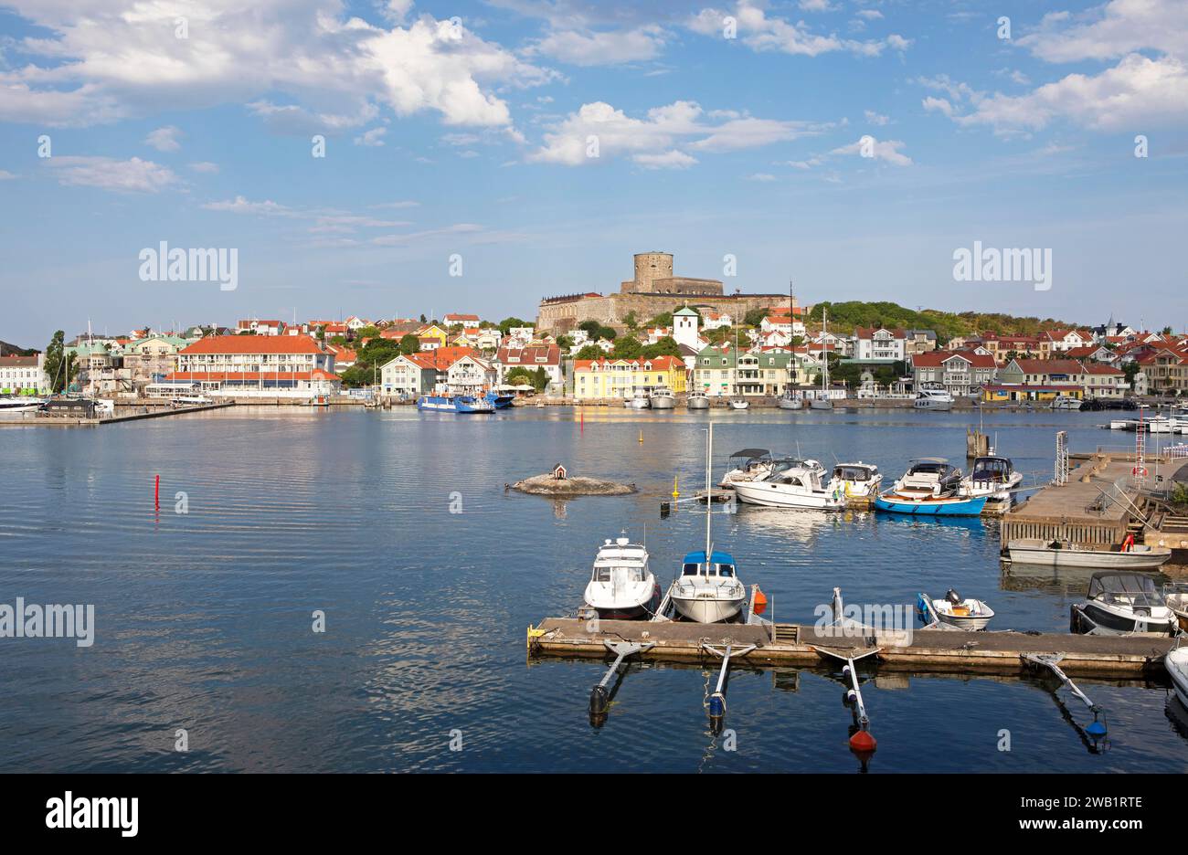Marstrandsoe archipelago, harbour in front, Carlsten fortress behind ...