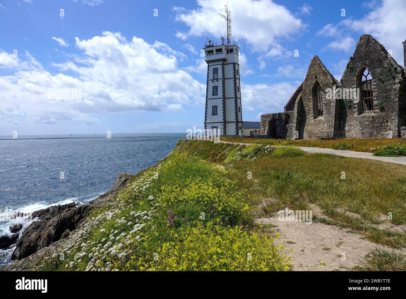 Semaphore, ruins of Saint-Mathieu Abbey on the Pointe Saint-Mathieu ...