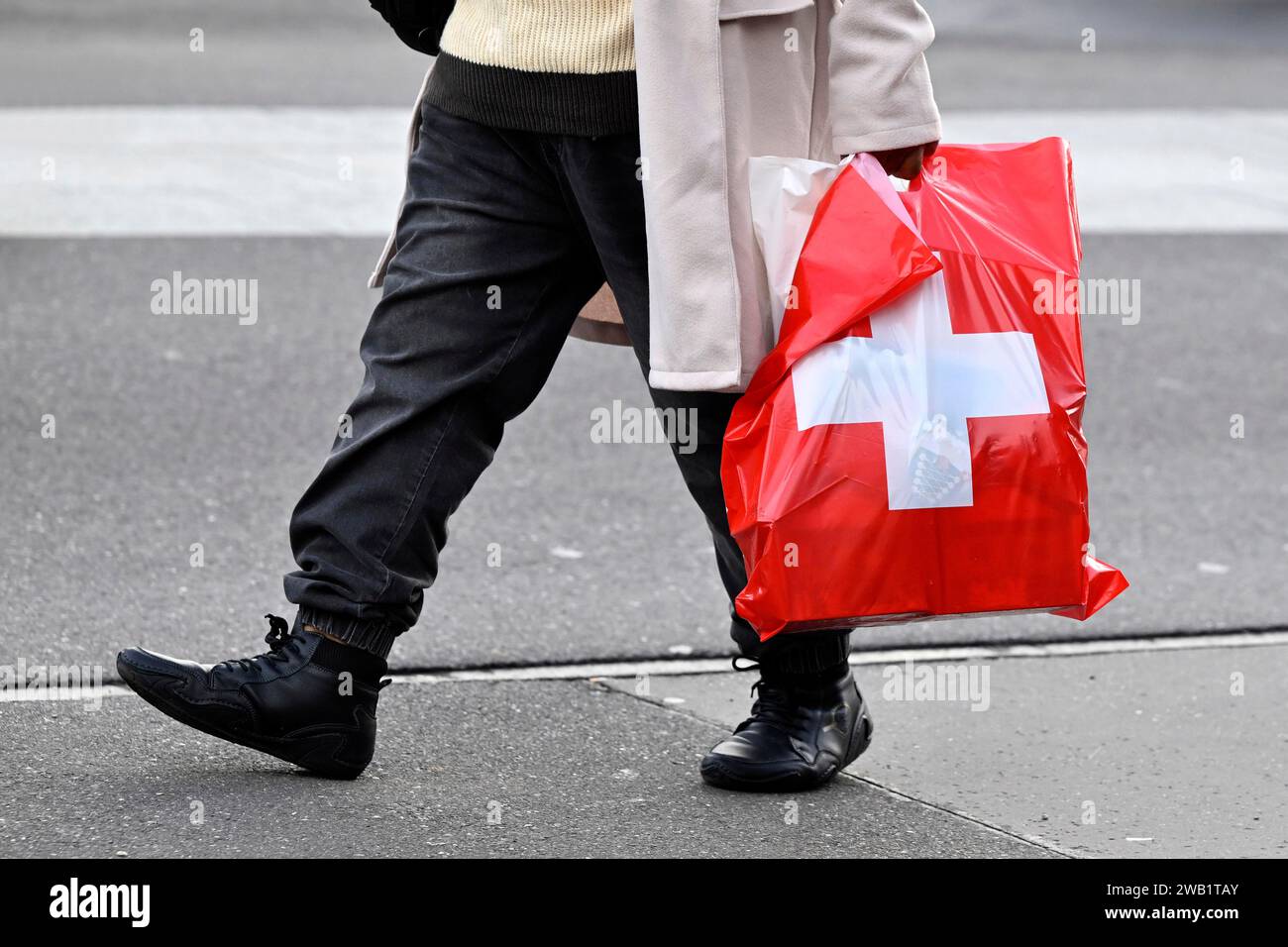 Man with plastic bag hi-res stock photography and images - Alamy