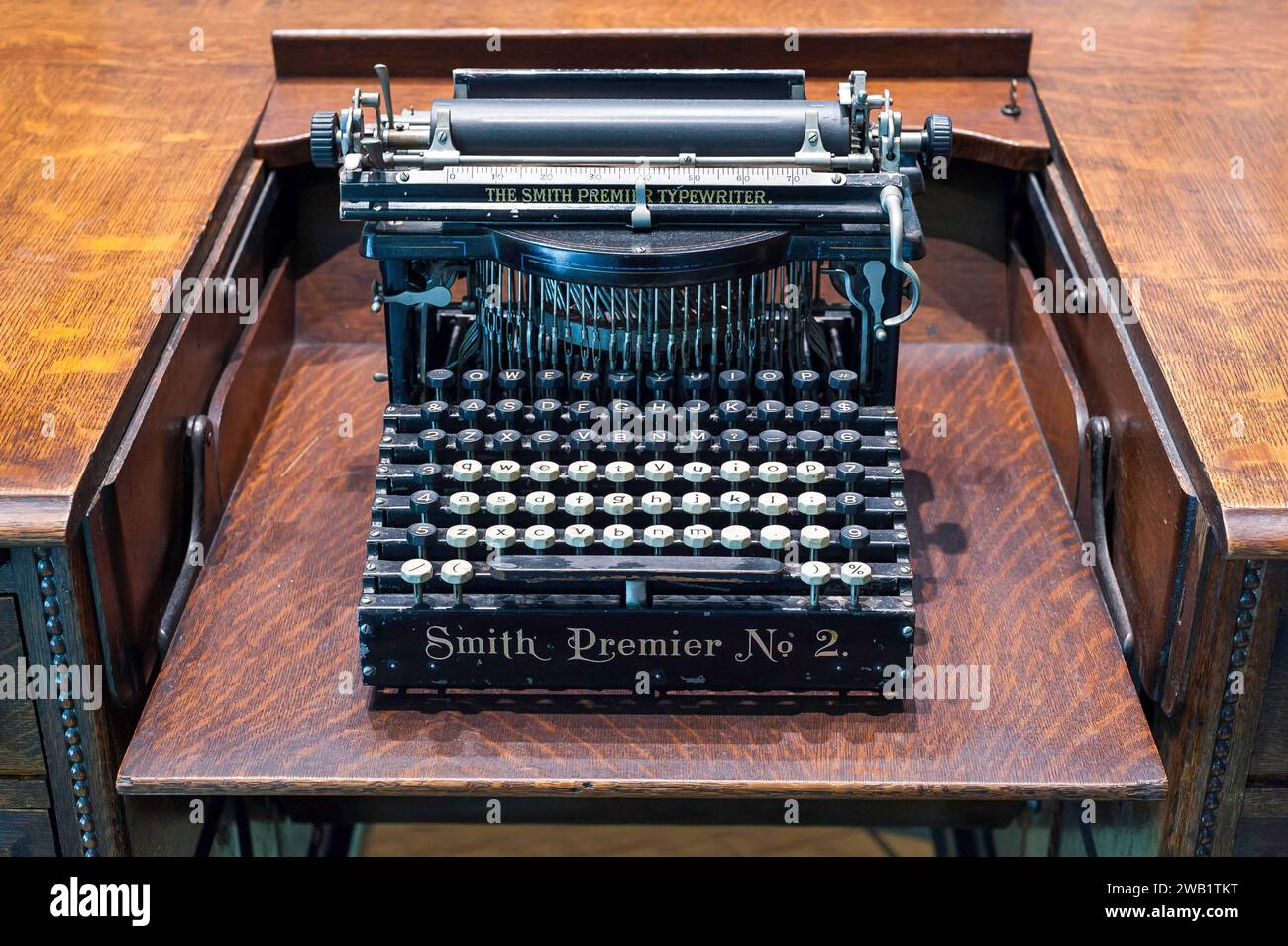 Old typewriter, writing, typing, analogue, history, office history ...