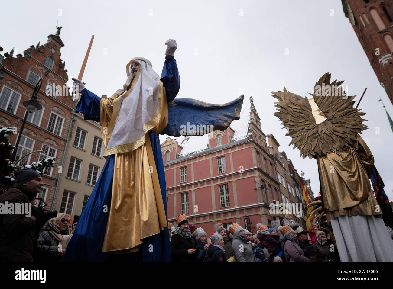 The figures of angels and the gathered crowd during the Three Kings ...
