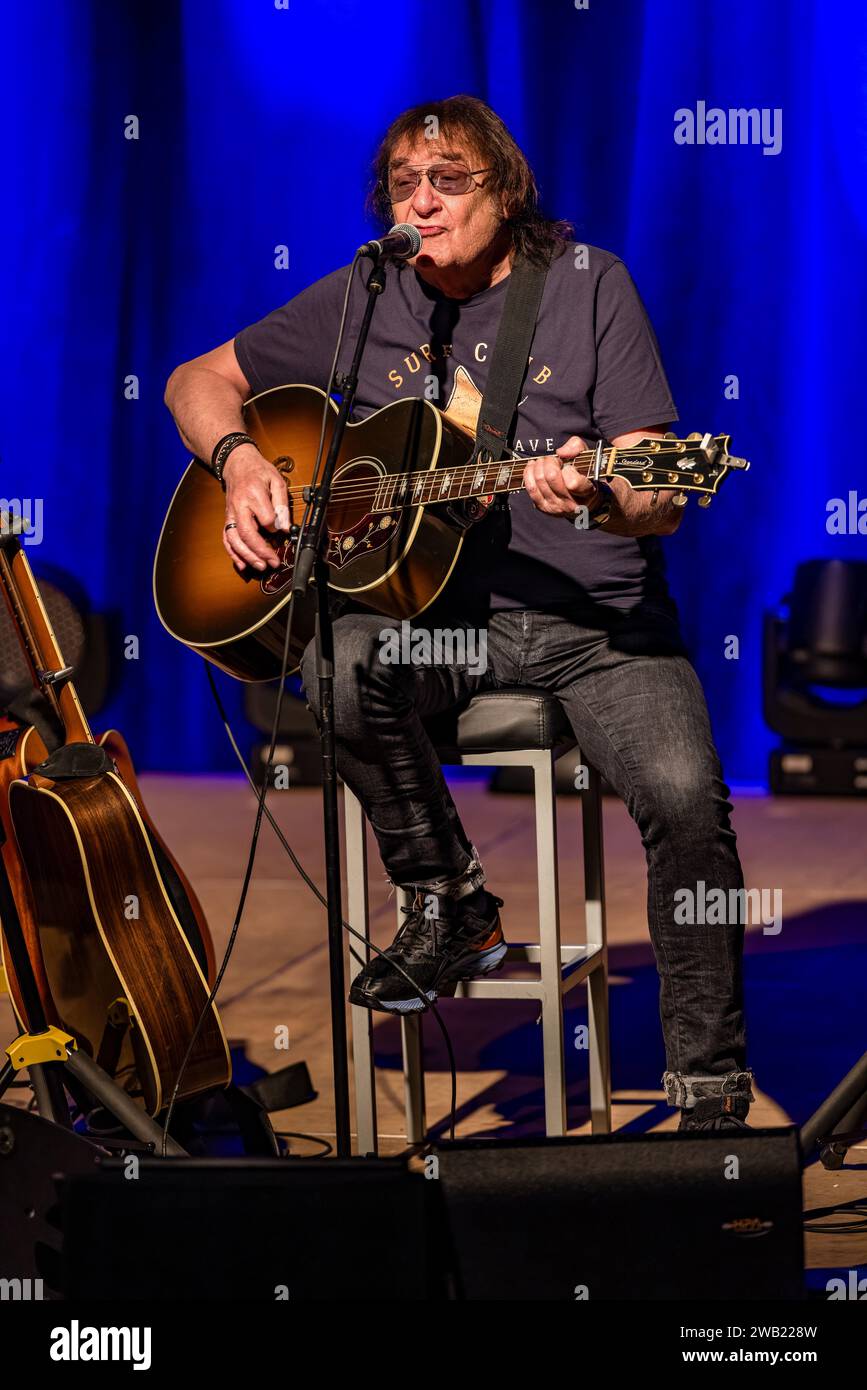 Cottbus, Germany. 05th Jan, 2024. Ex-Puhdys frontman Dieter "Maschine ...