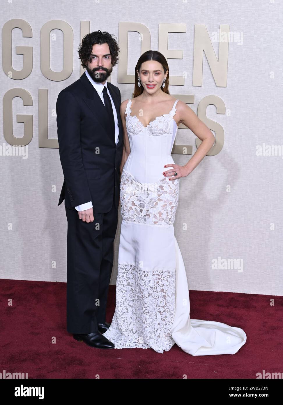 Los Angeles, USA. 07th Jan, 2024. LOS ANGELES, USA. January 07, 2024: Elizabeth Olsen & Robbie ...