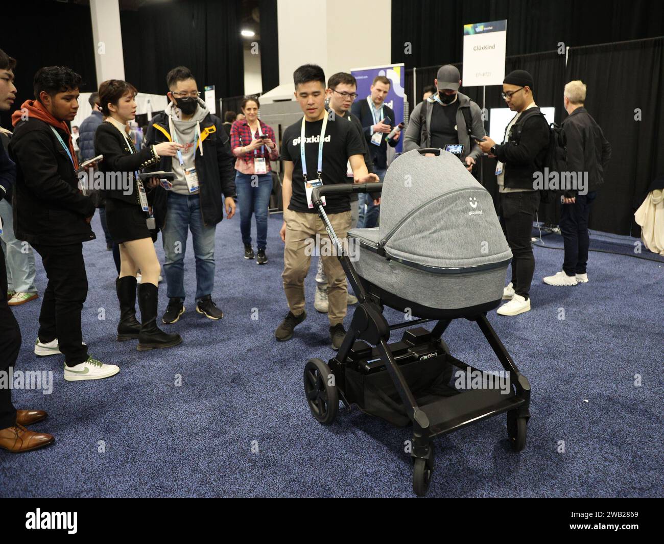 Las Vegas, United States. 07th Jan, 2024. An exhibitor demonstrates ...