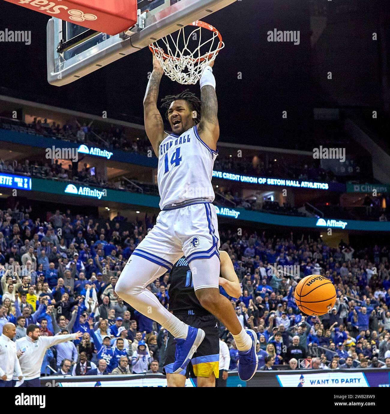 Seton Hall Pirates guard Dre Davis (14) dunks in the second half ...