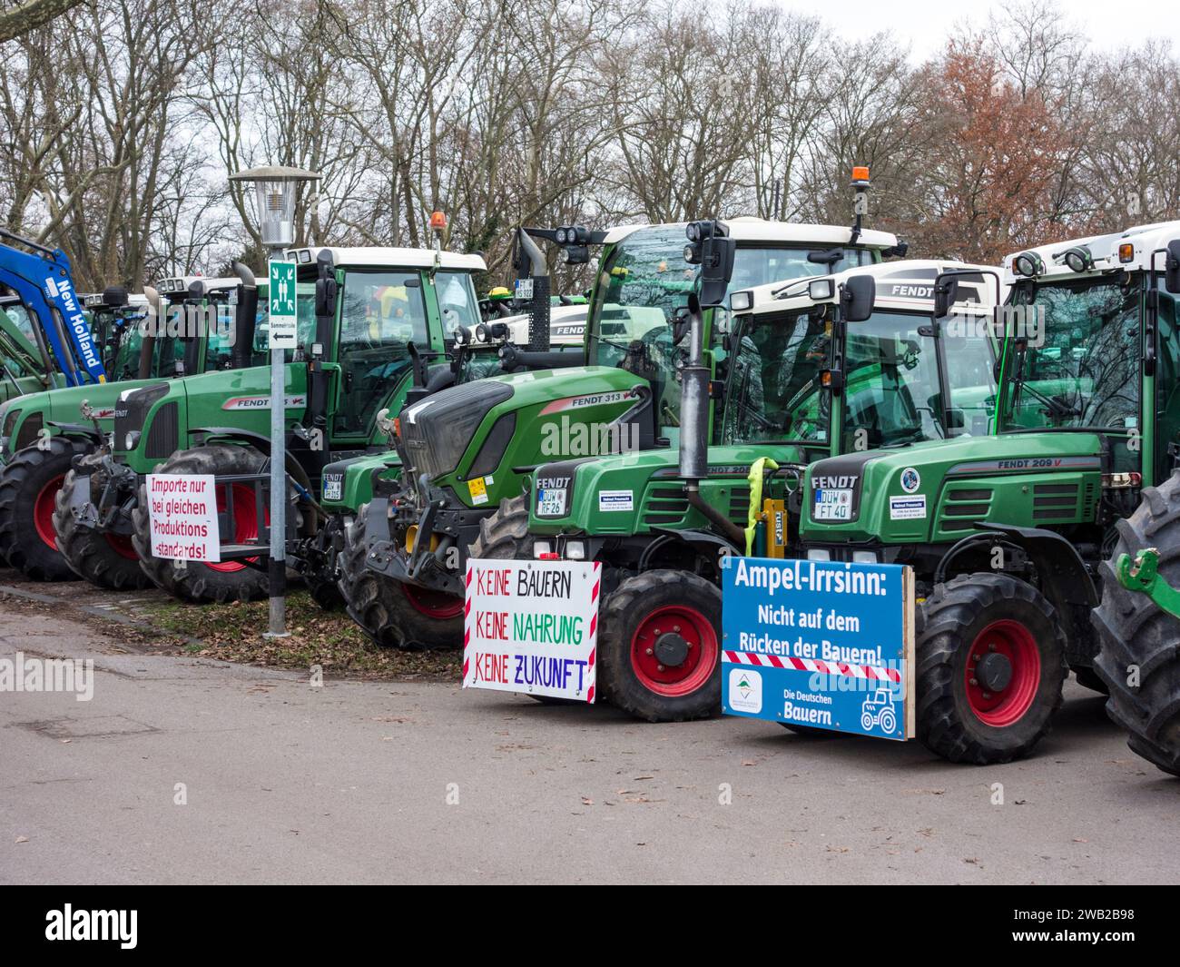 Farmer protests in Ludwigshafen/Germany: Agricultural producers protest ...