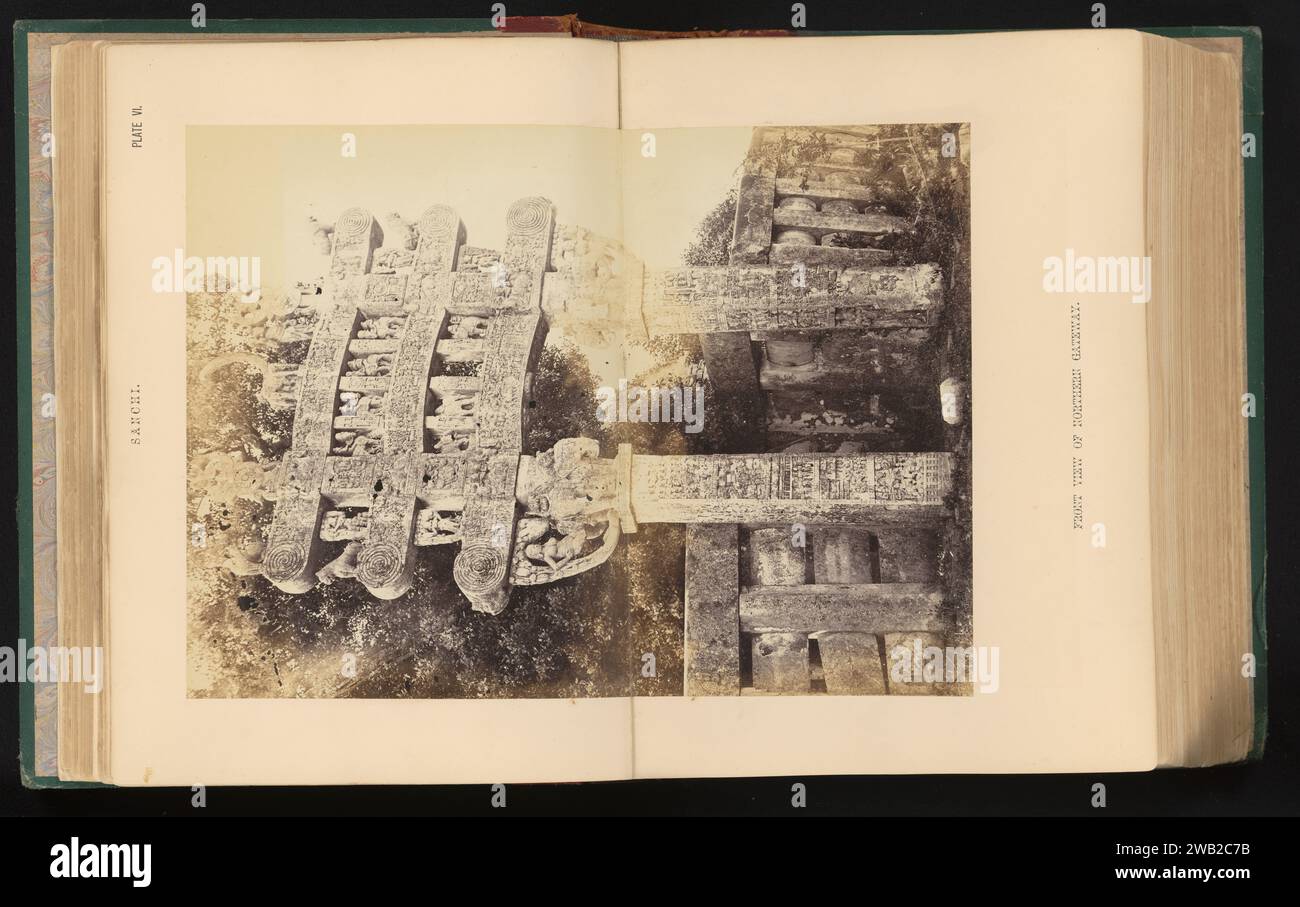 Northern gate of Torana at the Grote Stoepa in Sanchi, James John ...