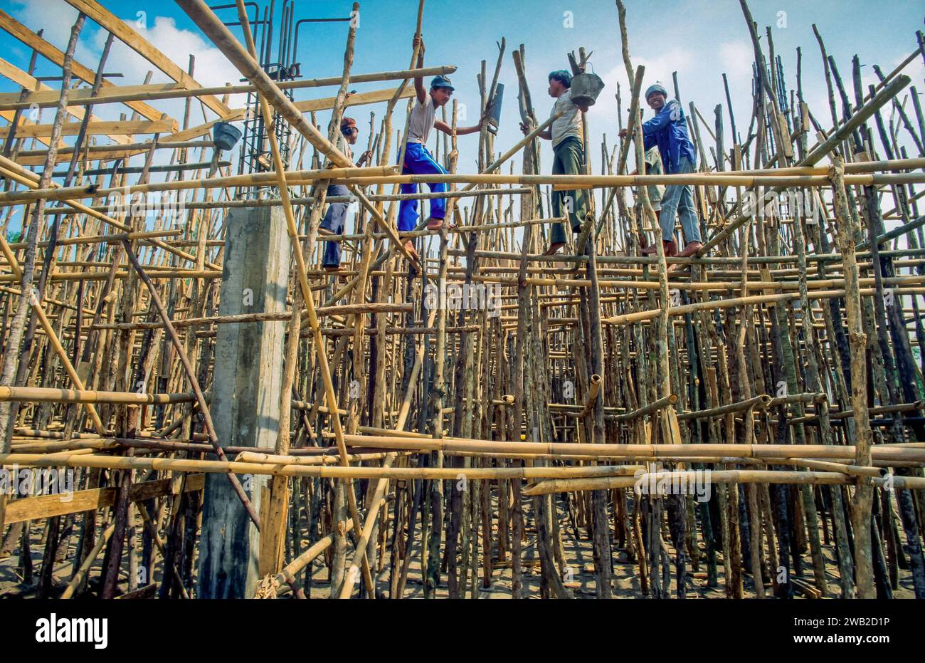 Bamboo scaffolds hi-res stock photography and images - Alamy
