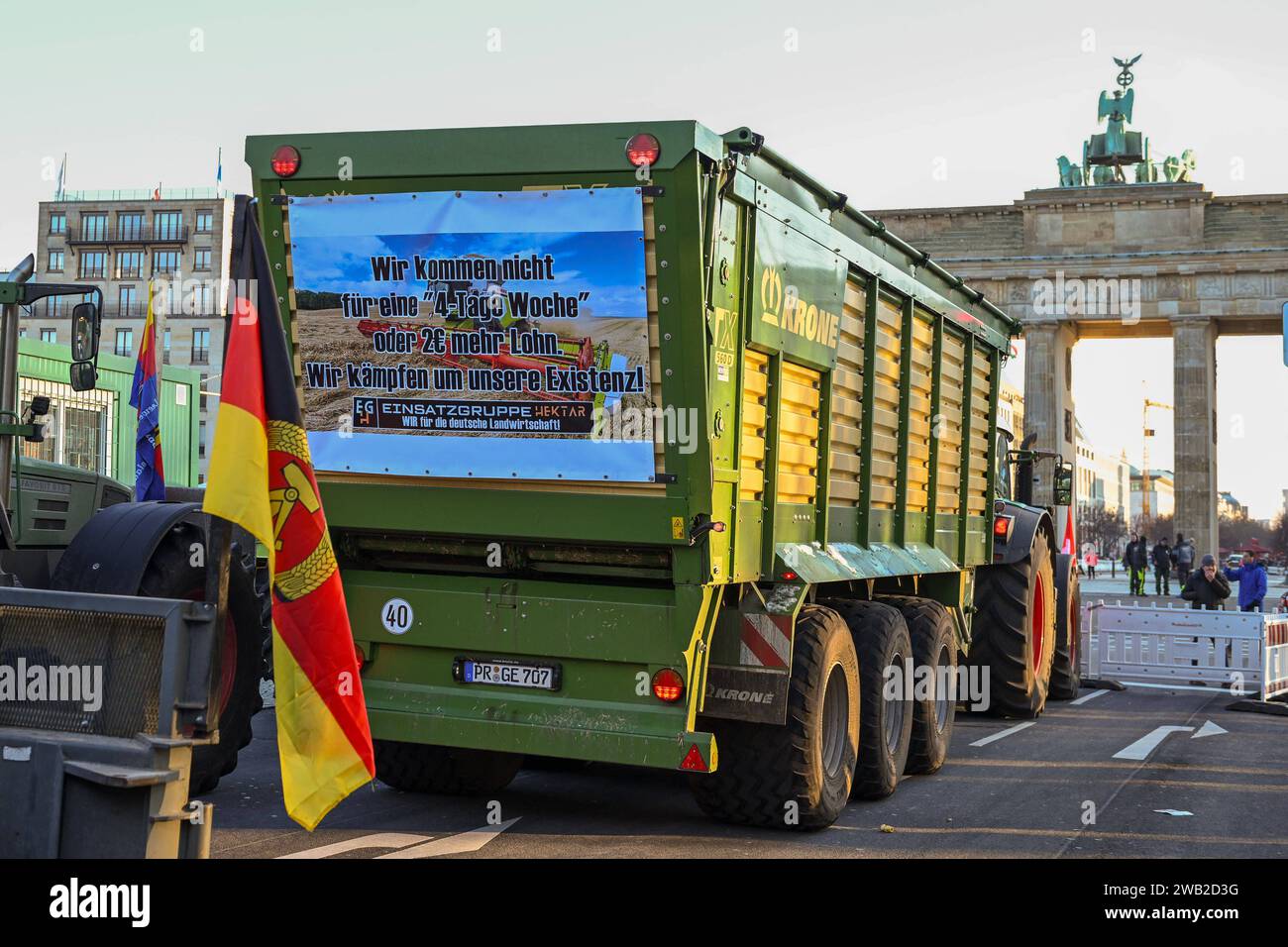 Unsere flagge hi-res stock photography and images - Alamy