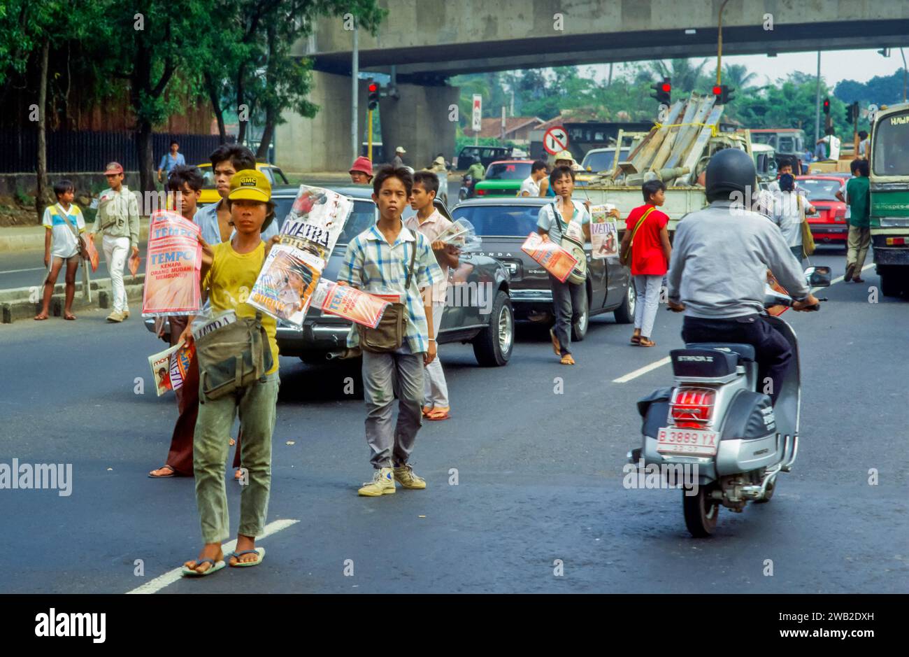 Young boy selling newspapers hi-res stock photography and images - Alamy